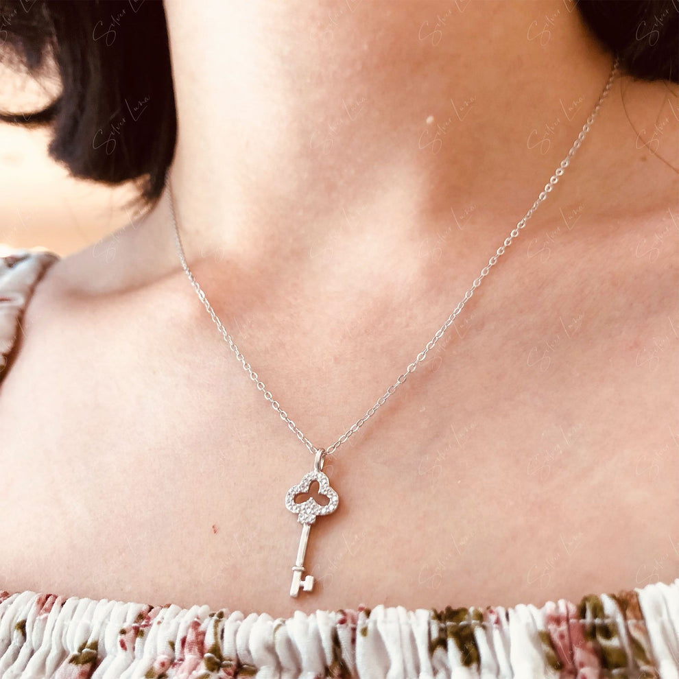 Dainty key pendant necklace in sterling silver – The Silver Luna